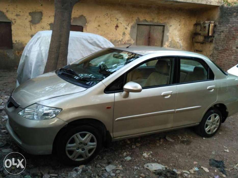 Used 2005 Honda City car in Delhi for Rs. 105000